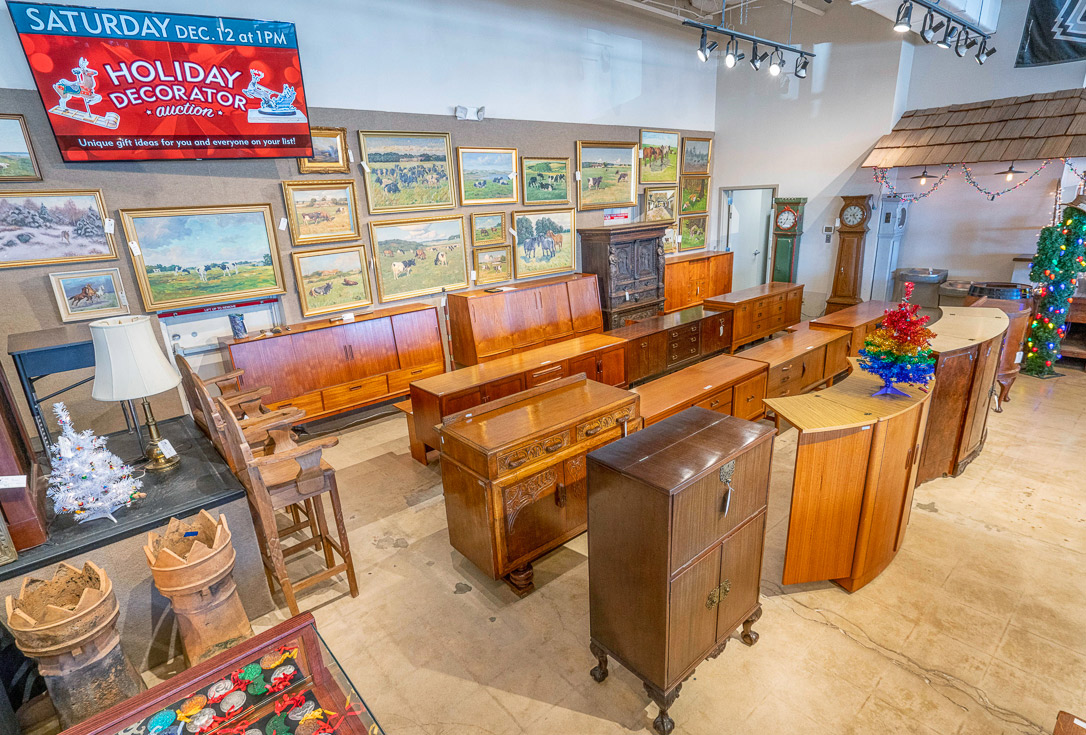 Holiday Decorator Auction | Vogt Auction
